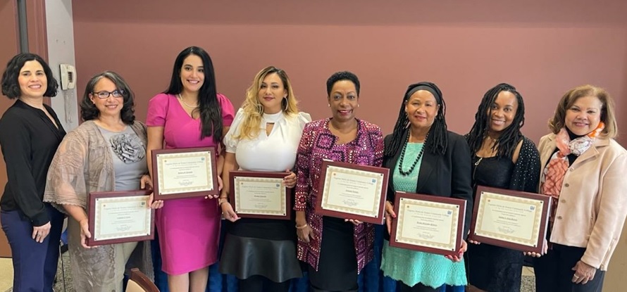 Universidad NYC reconoce mujeres hispanas - El Universal Digital