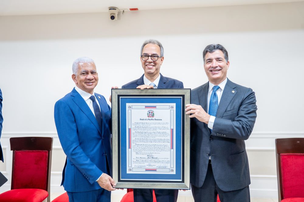 Senado reconoce trayectoria del poeta y escritor José Mármol - El ...